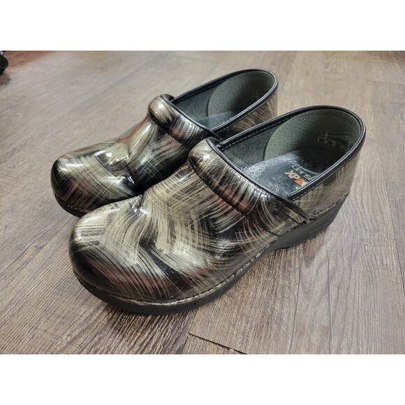 Dansko | Shoes | Dansko Pro Xp 2 Stapled Clog Eu 38 Pewter Brush Black ...